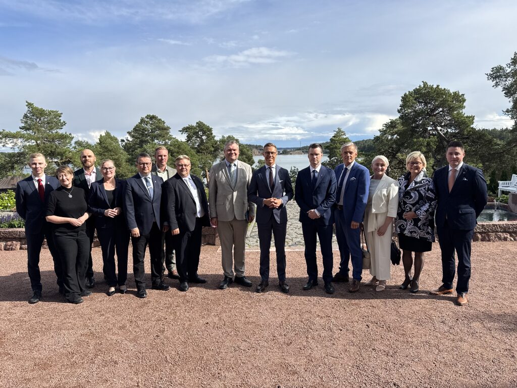 Presidentti Stubb tapasi eduskunnan puolustusvaliokunnan - Presidentti