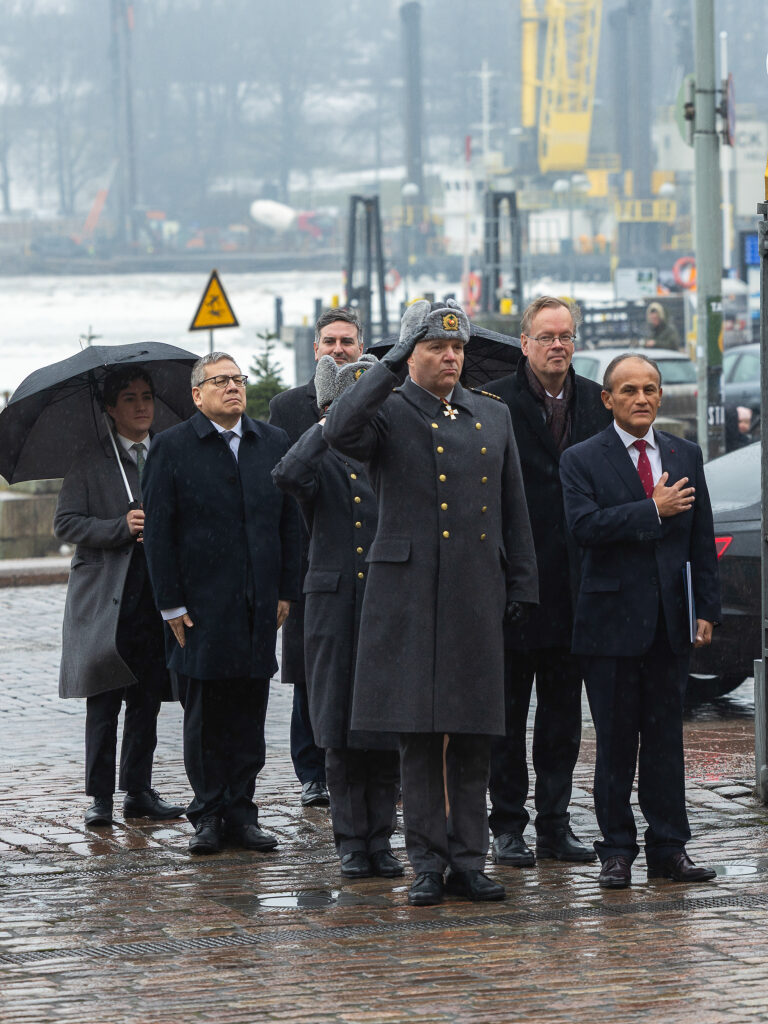 Tasavallan presidentti vastaanotti uusien suurlähettiläiden ...